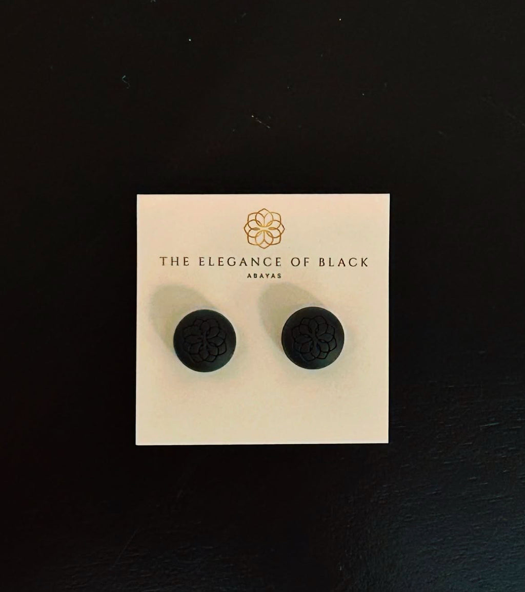 Logo magnet pin – The Elegance of Black